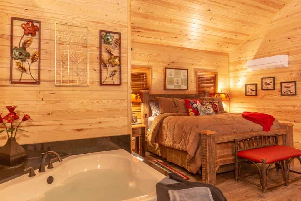 Couple's Hunting Vacation Trips | Heartland Lodge
